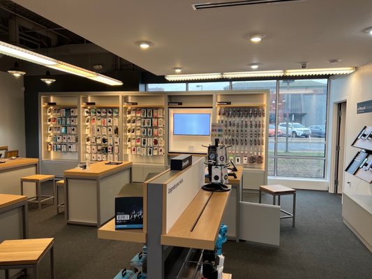 VERIZON AUTHORIZED RETAILER - RUSSELL CELLULAR - Updated January 2026 ...