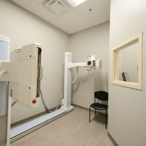 AVECINA MEDICAL - TINSELTOWN - Updated July 2025 - 16 Photos & 38 ...