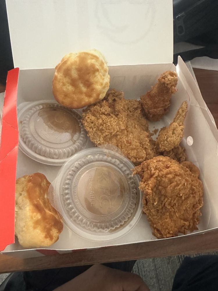 KFC - Updated June 2025 - 13 Reviews - 3003 Reading Rd, Cincinnati ...