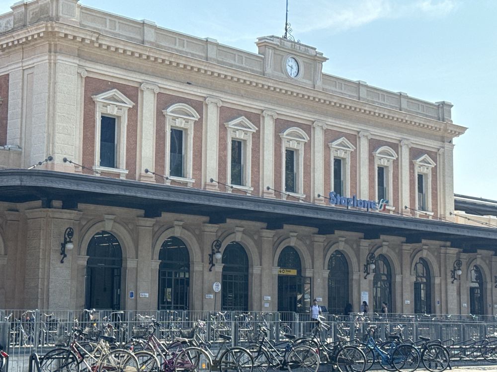 STAZIONE DI PARMA - Updated November 2024 - 23 Photos - Piazzale Carlo ...