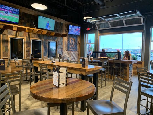 RJ CINEMA DISTILLERY & TAPROOM - 56 Photos & 52 Reviews - 4450 Eastgate ...
