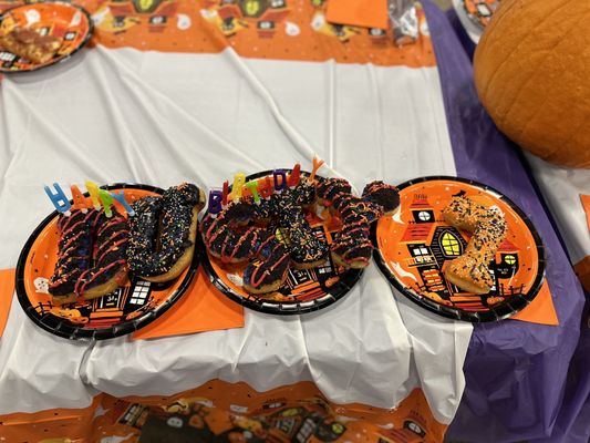 ROBIN’S SNOWFLAKE DONUTS & CAFE - Updated November 2025 - 662 Photos ...