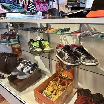 BORDERLINE THRIFT - Updated October 2025 - 19 Photos - 1067 West Ave K ...