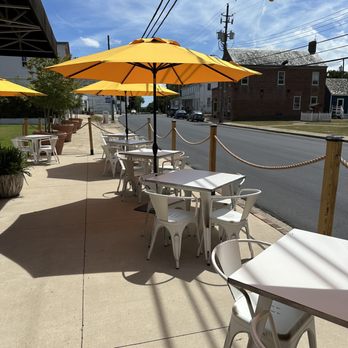 BUTTERCUPS - Updated January 2025 - 10 Photos - 16393 Courthouse Rd ...