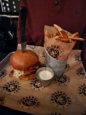 BURGEROLOGY MIDTOWN - Updated May 2024 - 166 Photos & 130 Reviews - 320 ...