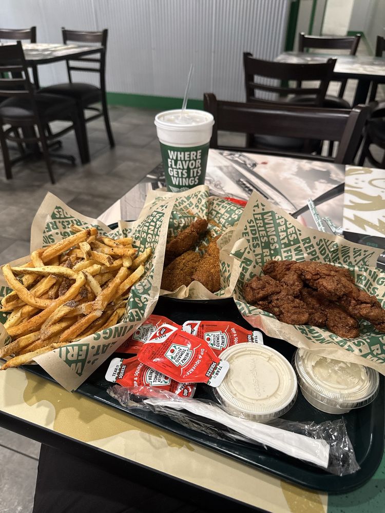 WINGSTOP - Updated August 2025 - 6901 Okeechobee Blvd, West Palm Beach ...