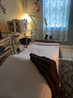 ESSENTIALS MASSAGE & FACIAL SPA - 15 Photos & 97 Reviews - 12185 W ...