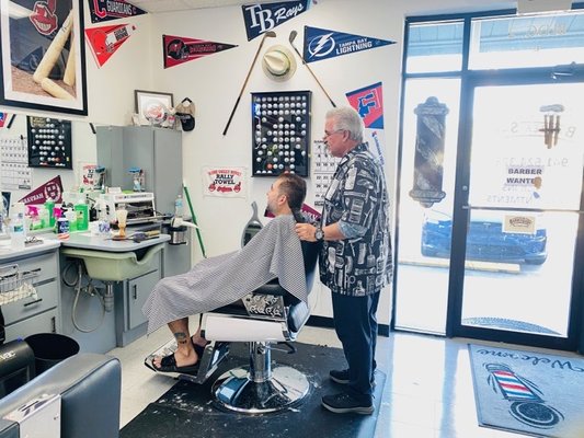 MAPLE LEAF BARBER SHOP - Updated December 2025 - 11 Photos - 2200 Kings ...