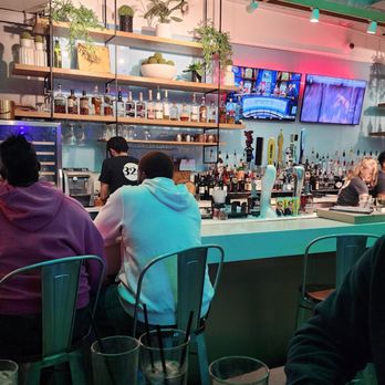 32 DEGREES - Updated August 2025 - 57 Photos & 49 Reviews - 1006 E 15th ...