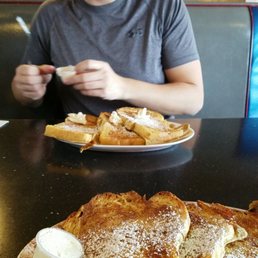 ROUNDABOUT DINER & LOUNGE - Updated December 2025 - 451 Photos & 698 ...