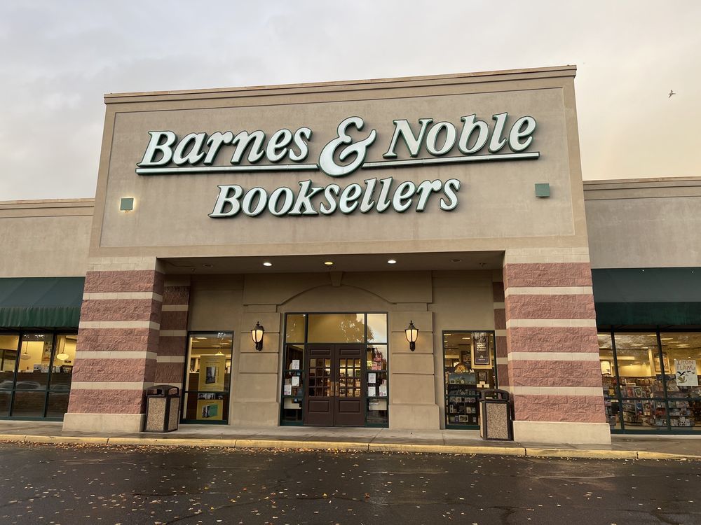 BARNES & NOBLE BOOKSELLERS - Updated December 2025 - 24 Photos & 28 ...