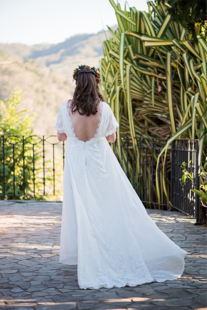 FLORA & LANE - Updated December 2024 - 24 Photos - 2358 W School St ...