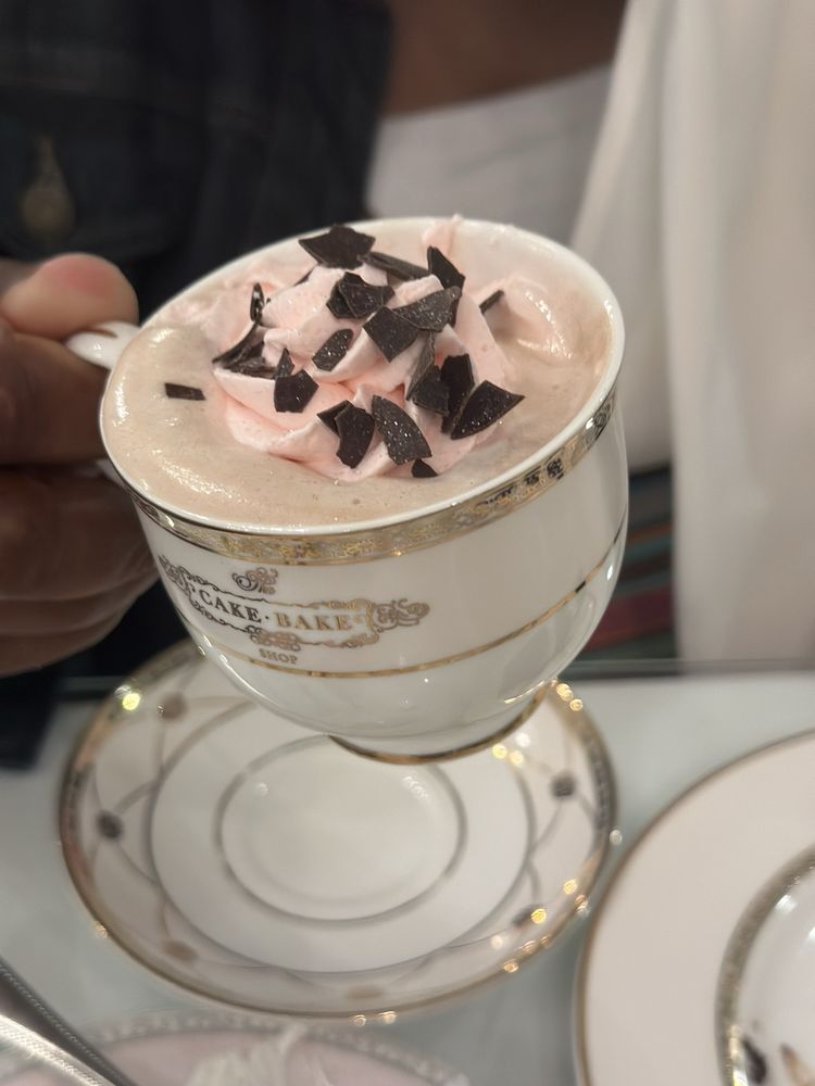 THE CAKE BAKE SHOP BY GWENDOLYN ROGERS-BROAD RIPPLE VILLAGE - Updated ...