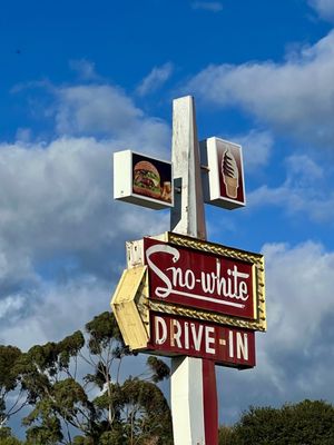 SNO-WHITE DRIVE IN - Updated January 2026 - 163 Photos & 182 Real ...