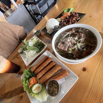 PHO LEGEND - Updated August 2024 - 516 Photos & 482 Reviews - 209 S ...