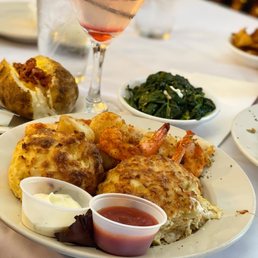 BLUE DOLPHIN SEAFOOD BAR & GRILL - Updated July 2024 - 743 Photos & 688 ...