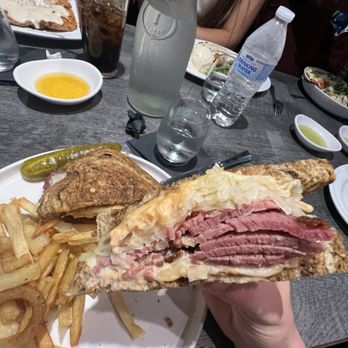 GATE 12 BAR & GRILL - Updated December 2025 - 210 Photos & 171 Reviews ...