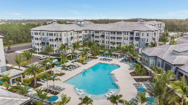 DECORUM - Updated July 2025 - 98 Photos & 20 Reviews - 9851 6 Mile ...