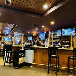 SIDE STREET INN - Updated June 2025 - 5582 Photos & 2430 Reviews - 614 ...