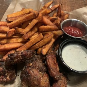 HAMPTONS - Updated July 2024 - 189 Photos & 146 Reviews - 33 N Main St ...