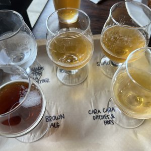 KAWEAH BREWING TAPROOM AND RESTAURANT - 139 Photos & 106 Reviews - 3222 ...