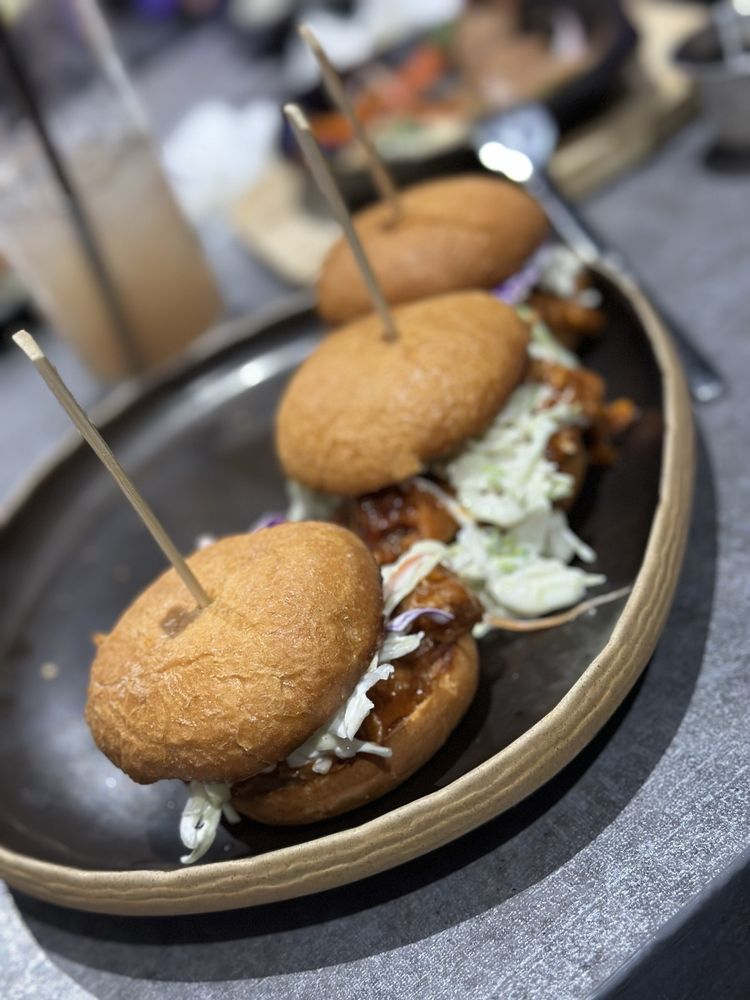 THE HIVE SPORTS BAR & GRILL - Updated November 2024 - 210 Photos & 239 ...