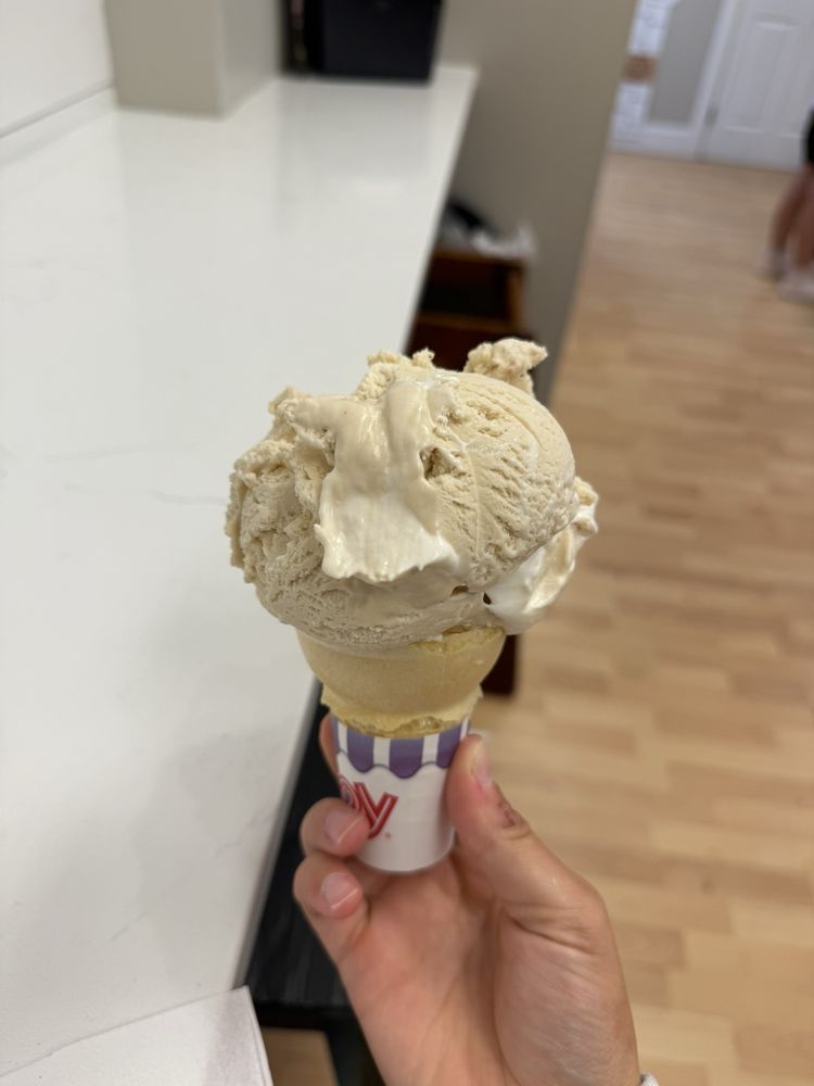 32 BELOW ICE CREAM SHOP - Updated October 2025 - 10 E 28th Division Hwy ...