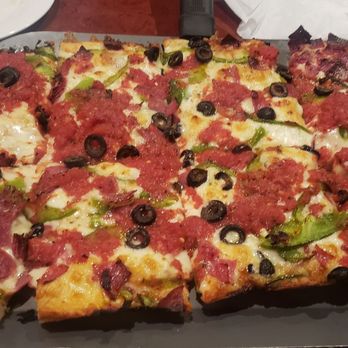 BUDDY’S PIZZA - DEARBORN - 386 Photos & 456 Reviews - 22148 Michigan ...