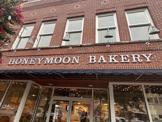 HONEYMOON BAKERY - Updated December 2025 - 88 Photos & 99 Reviews - 228 ...