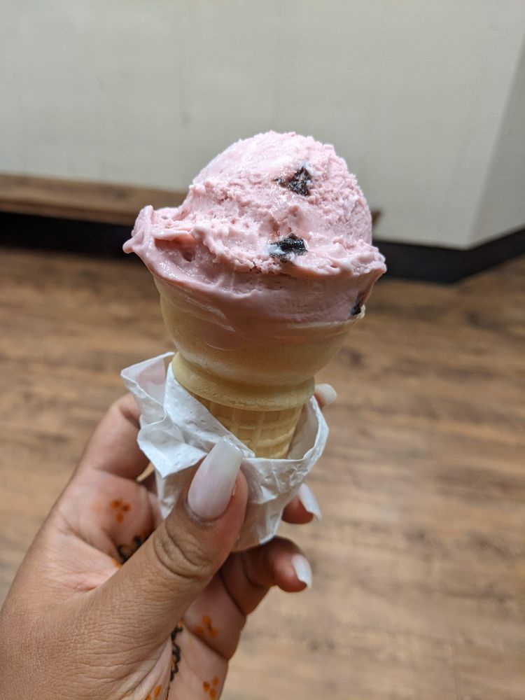 TWO SCOOPS - Updated October 2025 - 17 Photos & 24 Reviews - 215 ...