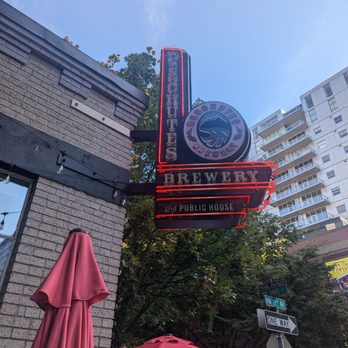 DESCHUTES BREWERY PORTLAND PUBLIC HOUSE - Updated March 2025 - 5320 ...