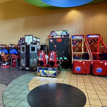 REGAL EVERETT - Updated December 2025 - 164 Photos & 126 Reviews - 1402 ...