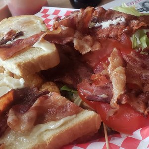 TOP HAT TAVERN - Updated August 2025 - 22 Photos - 124 W Main St ...