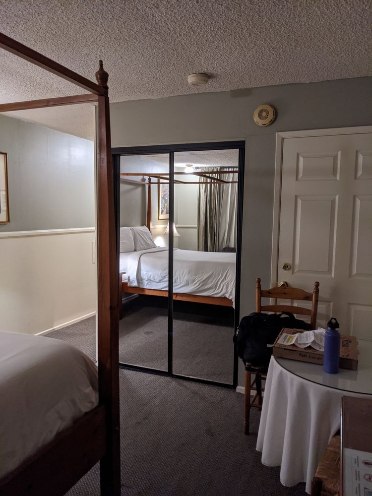 CINNAMON BEAR INN - 107 Photos & 151 Reviews - 113 Center St, Mammoth ...
