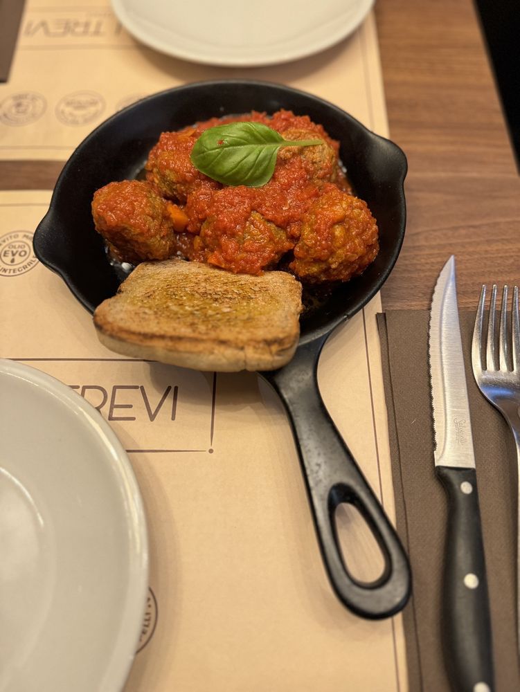 PIZZA IN TREVI - 178 Photos & 109 Reviews - Via di San vincenzo 30A ...