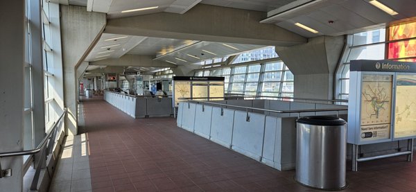 MCLEAN METRO STATION - Updated December 2025 - 42 Photos & 17 Reviews ...