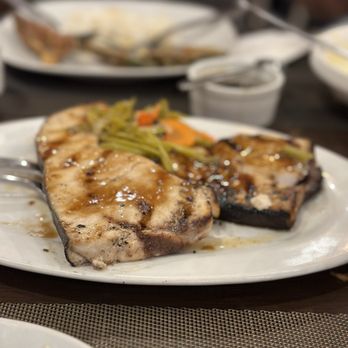 MANONG’S - Updated December 2025 - 26 Photos - Parkway Corner ...