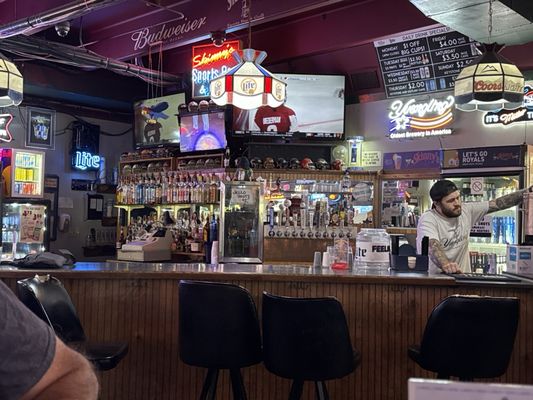 SKINNYS SPORTS BAR & GRILL - Updated November 2025 - 29 Photos & 16 ...