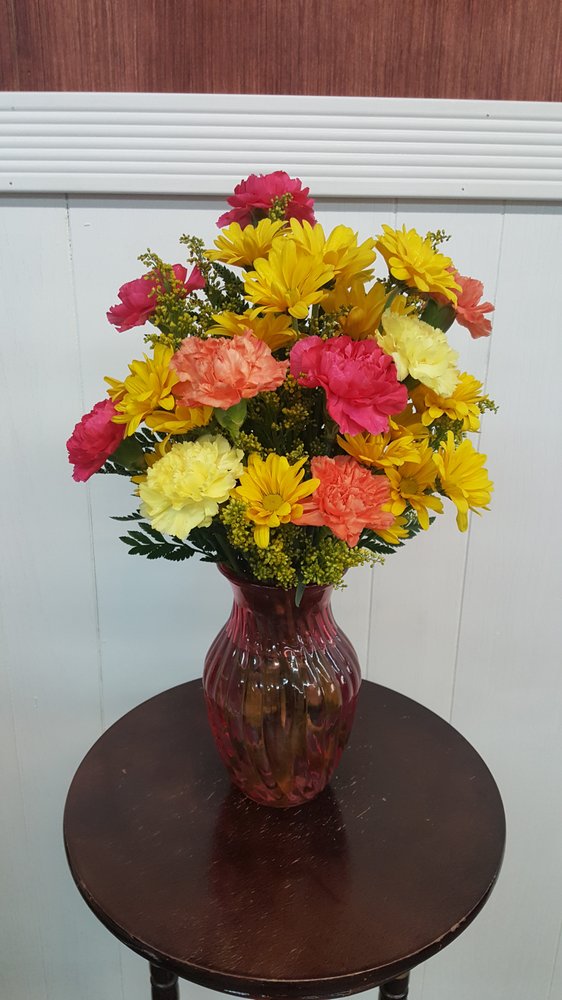 MADELYN’S FLOWERS & GIFTS - Updated August 2025 - 120 E Main, Locust ...