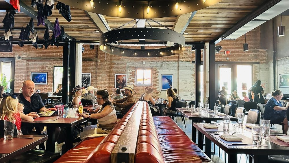 TANNAHILL’S TAVERN AND MUSIC HALL - Updated July 2025 - 139 Photos & 158 Reviews - 122 E ...