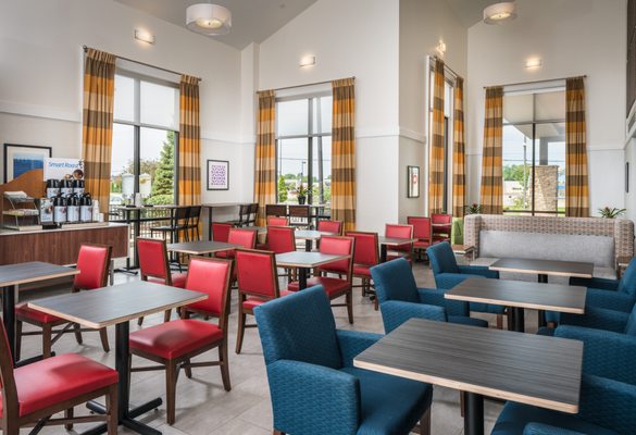 HOLIDAY INN EXPRESS & SUITES SPRINGFIELD - Updated October 2025 - 35 ...