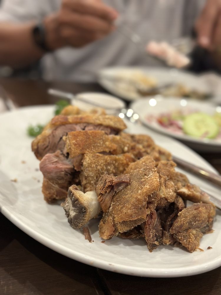 MANONG’S - Updated December 2025 - 26 Photos - Parkway Corner ...