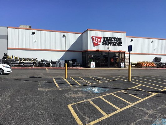 TRACTOR SUPPLY - Updated December 2025 - 1320 N Hills Ctr, Ada ...