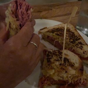 DOWN ON GRAYSON - 1538 Photos & 1049 Reviews - 303 E Grayson St, San ...