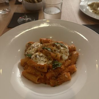 LALA - Updated July 2025 - 125 Photos & 38 Reviews - 1000 The Mall Of ...