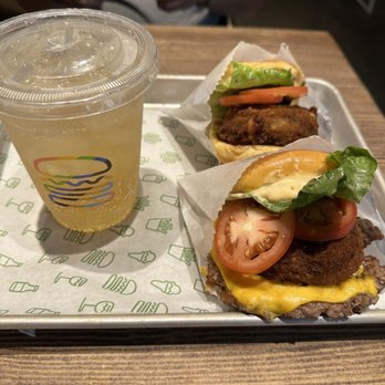 SHAKE SHACK HERALD SQUARE - Updated September 2024 - 639 Photos & 432 ...