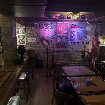 FOX’S LAIR - Updated December 2025 - 89 Photos & 28 Reviews - 349 ...