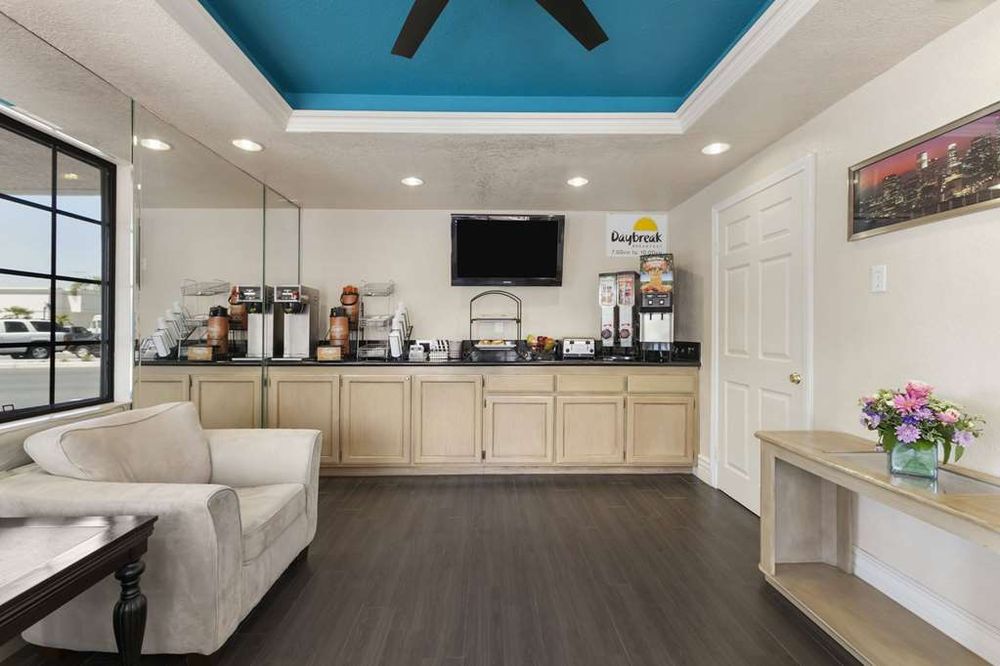 DAYS INN BY WYNDHAM DOWNEY - Updated June 2025 - 38 Photos & 54 Reviews ...