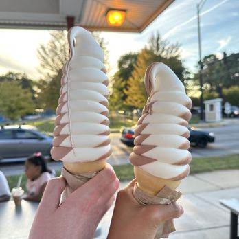 DERI DELITE - Updated March 2025 - 126 Photos & 117 Reviews - 10 S Ohio ...