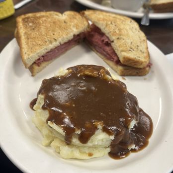 RED FOX DINER - Updated December 2025 - 135 Photos & 147 Reviews - 2041 ...